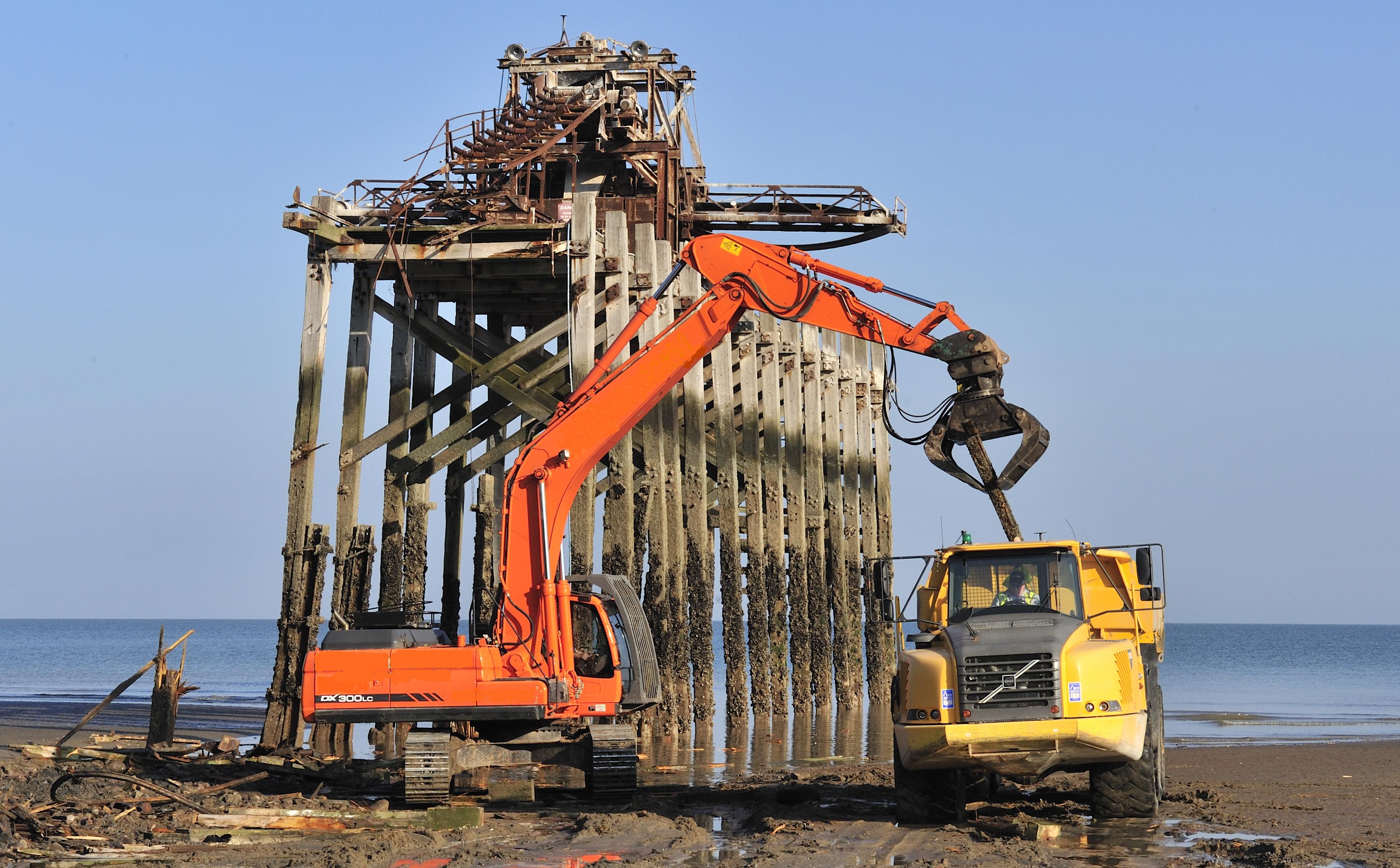 Llanddulas jetty demolition - Award Winning Civil Engineering ...